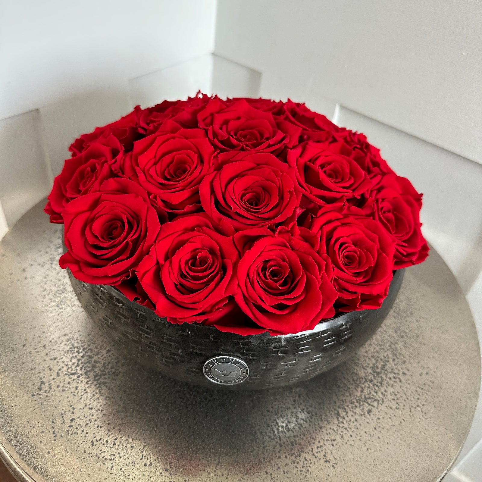 Eternal roses - Forever preserved to last a year - Jednay